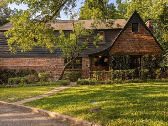 1001 Sarasota Circle
