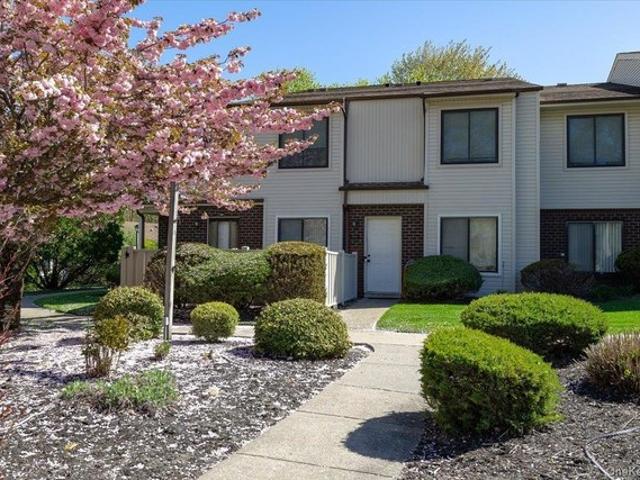 1001 Skyline Dr, Coram, NY 11727