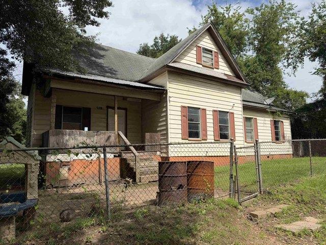 1001 Twyman St, Marshall, TX 75670