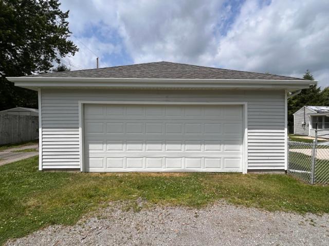 1001 W 38th Place