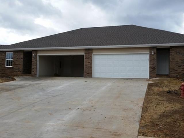 1001 W Black St, Ozark, MO 65721