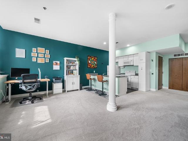 1001 13 Chestnut Street # 702E