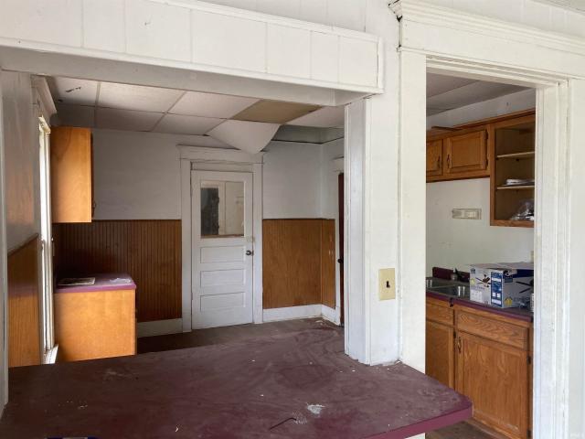1001 1 S 8th Street
