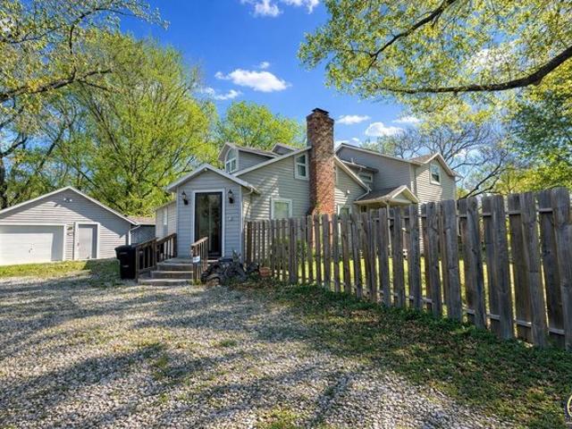 10020 SW Kingston Rd, Wakarusa, KS 66546