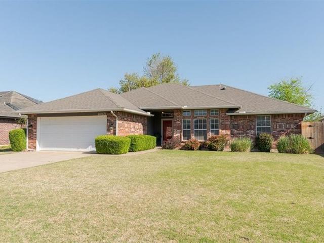 10021 Dover Dr, Yukon, OK 73099
