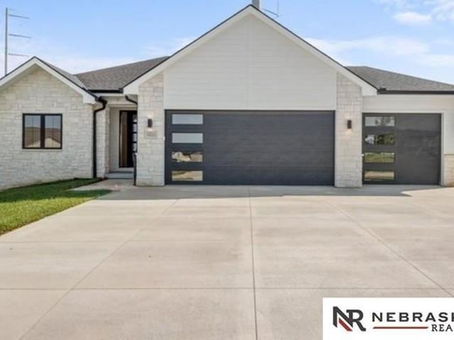 10021 S 180th Avenue Cir, Omaha, NE 68136