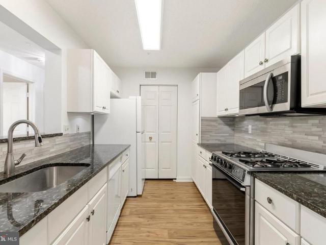 10022 Vanderbilt Circle # 10