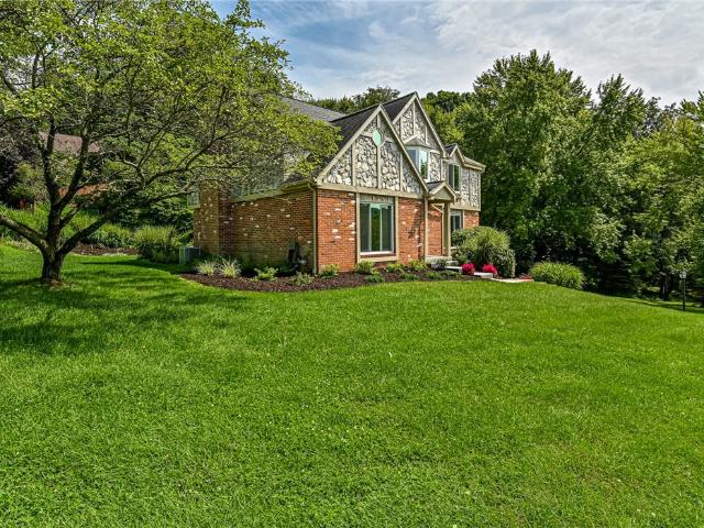 10022 Oakridge Dr