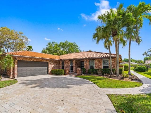 10027 Ramblewood Dr, Coral Springs, FL 33071