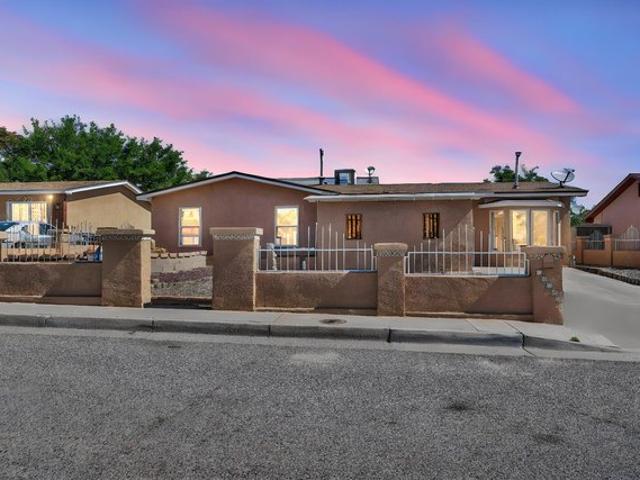 10025 Melinda Ave SW, Albuquerque, NM 87121