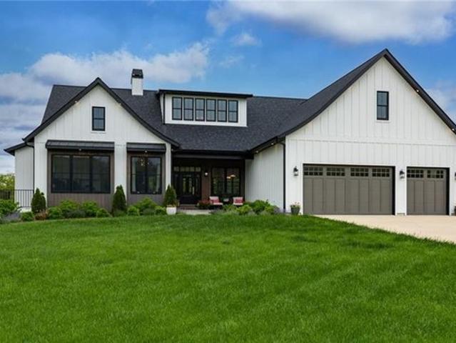 10028 E Pineridge Rd, Effingham, IL 62401