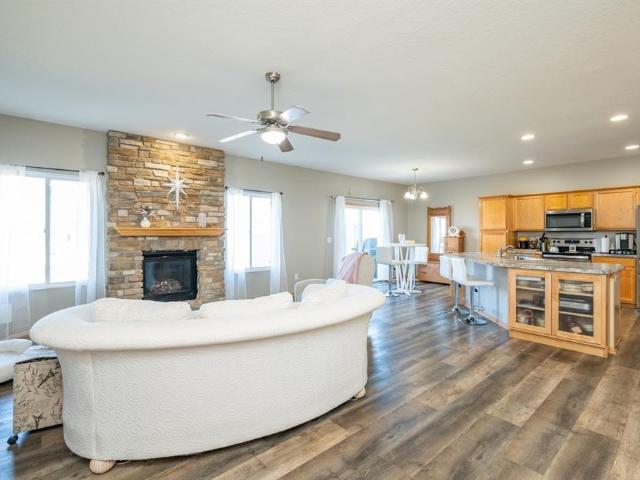 10029 Bayern Lane