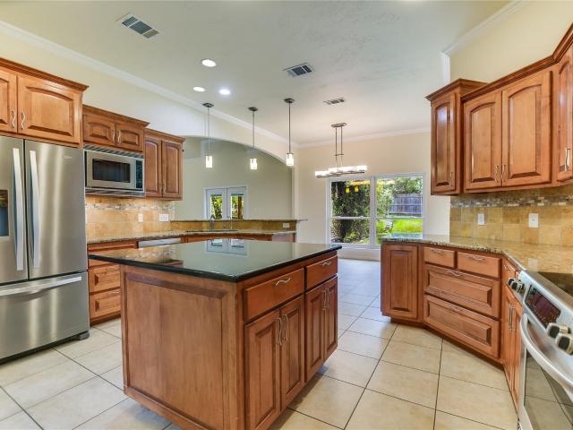 1002 Madison Cir