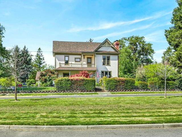 1002 NW Washington Blvd, Grants Pass, OR 97526