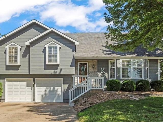 1002 N Parker Ter, Olathe, KS 66061