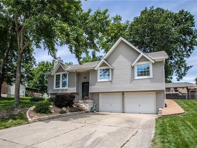 1002 NE Cedar St, Lee's Summit, MO 64086