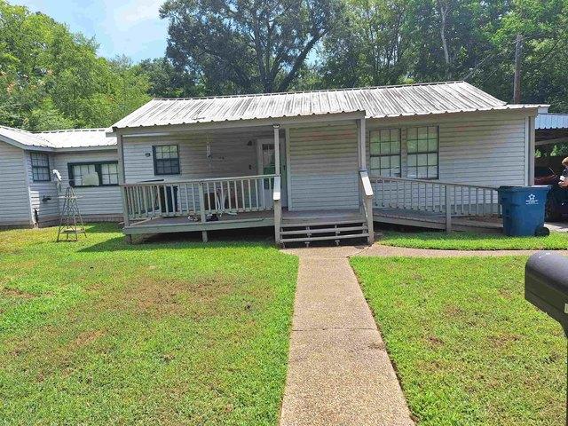 1002 North St, Gladewater, TX 75647