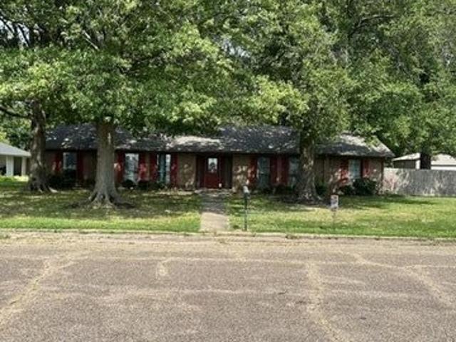 1002 Owens Rd, Clarksdale, MS 38614