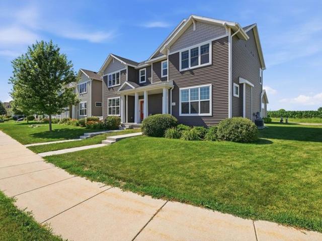 1002 Okeeffe Ave, Sun Prairie, WI 53590