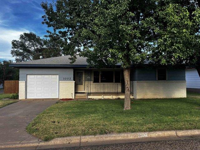 1002 Avenue B, Beaver, OK 73932