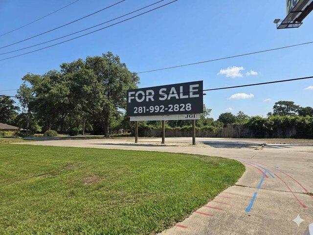 1002 Blackhaw St, Houston, TX 77079