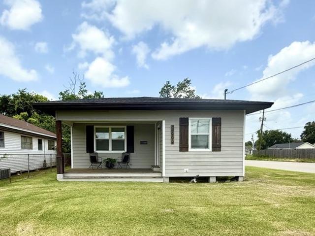 1002 Block St, Port Neches, TX 77651