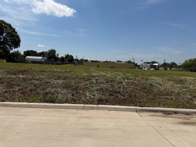 1002 Caspian Ln, Leonard, TX 75452