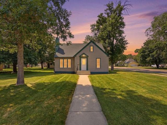 1002 Cedar St, Alexandria, MN 56308