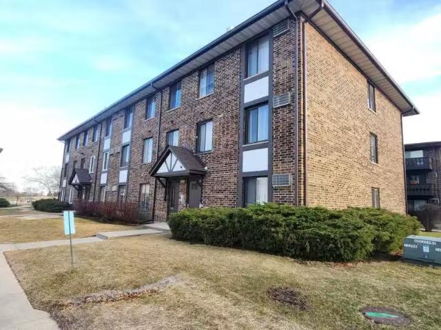 1002 Centurion Ln #2, Vernon Hills, IL 60061 MLS 12316093