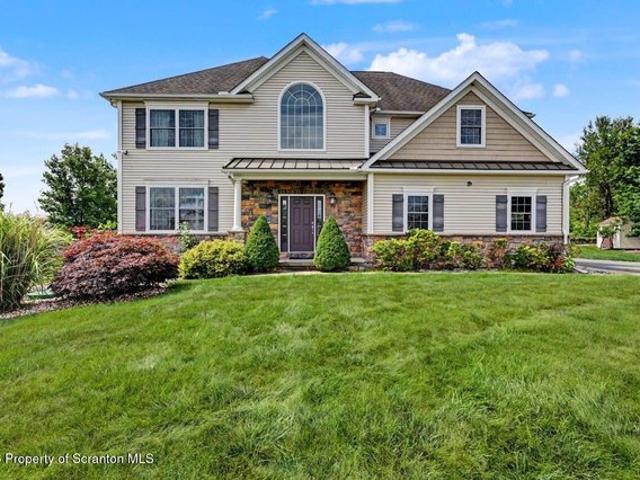 1002 Circle Green Dr, South Abington Township, PA 18411