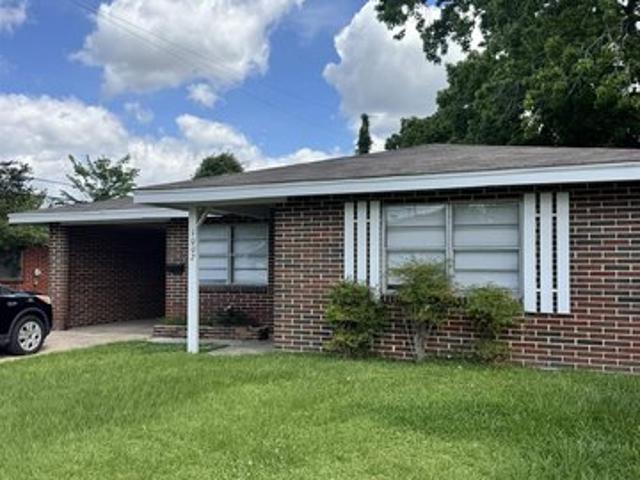1002 Cooper Dr, Orange, TX 77630