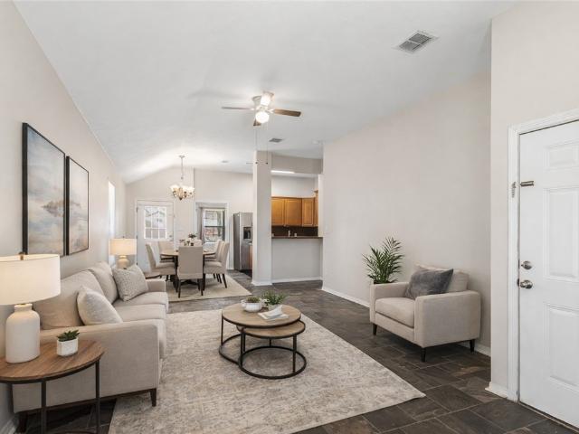 1002 Copperas Bend