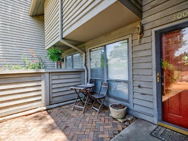 1002 Creatwood Circle SE