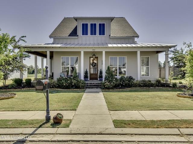 1002 Crepe Myrtle Dr, Brandon, MS 39047