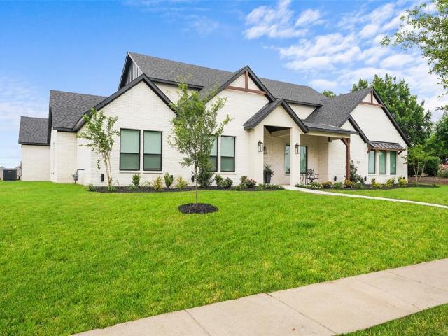 1002 Devonshire Drive N