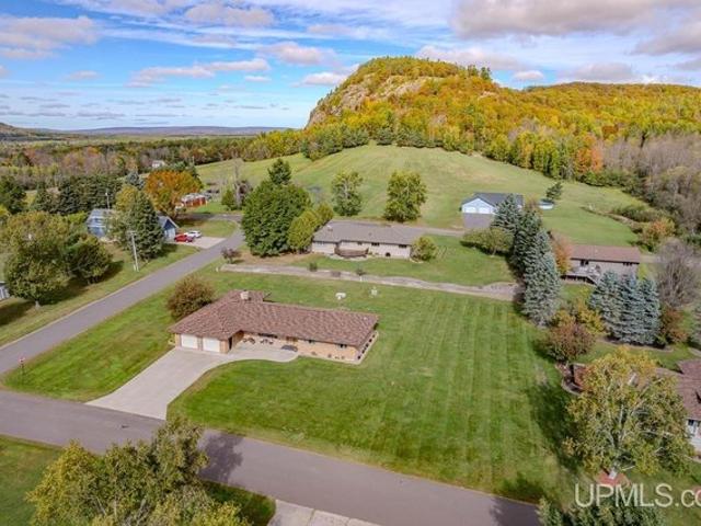 1002 E Gold St, Bessemer, MI 49911
