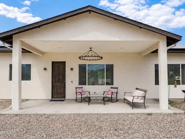 1002 e desert jewel drive