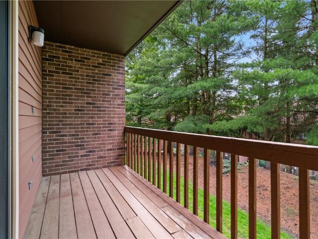 1002 Forest Edge Ct