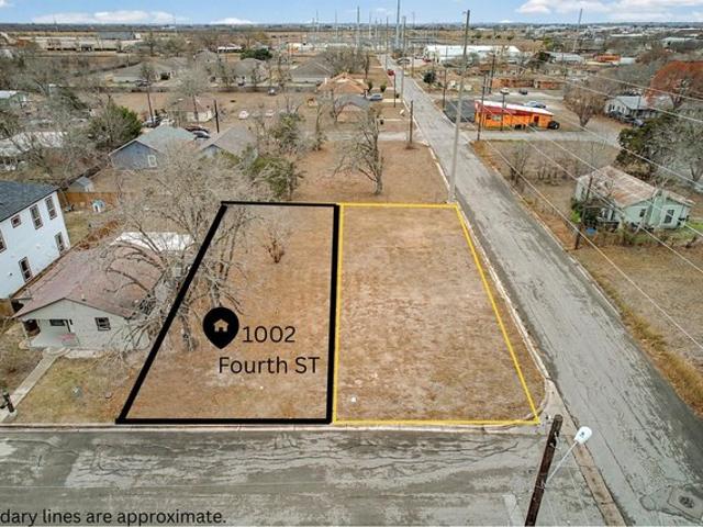 1002 Fourth St, Lockhart, TX 78644
