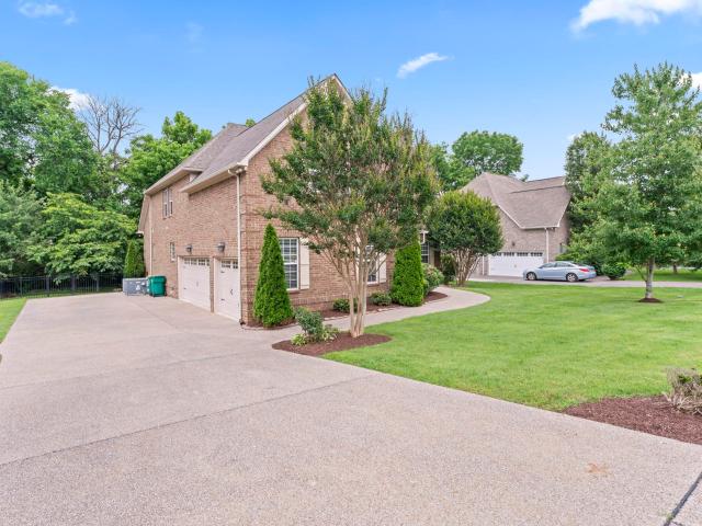 1002 Glessner DR