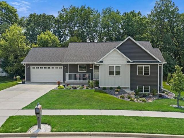 1002 Hay Creek Trl, Reedsburg, WI 53959