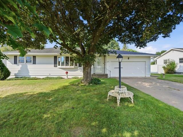 1002 Leonard Dr, Eau Claire, WI 54703