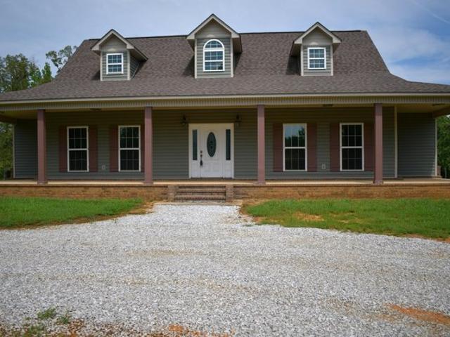 1002 Robins Ln, Blue Springs, MS 38828
