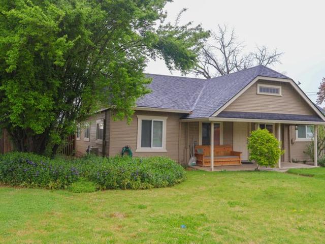 1002 Sunset Dr, Medford, OR 97501