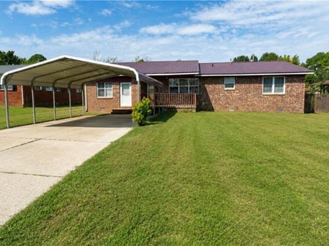 1002 Sunshine Ave, Green Forest, AR 72638