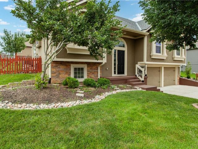 1002 SW Eagle Drive