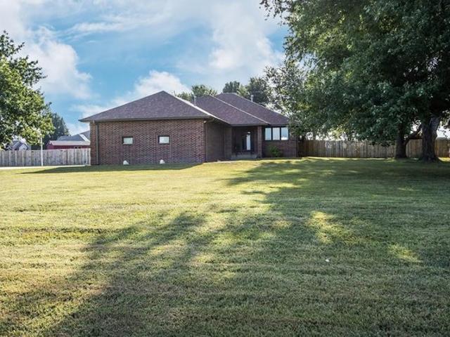 1002 S Hunt Rd, Willard, MO 65781