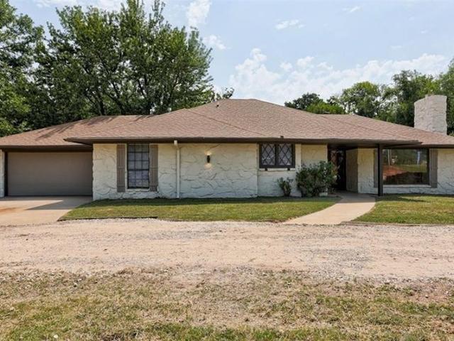 1002 S Pine St, Guthrie, OK 73044