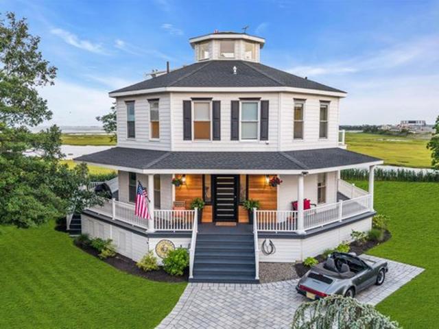 1002 Spruce St, Somers Point, NJ 08244