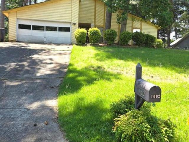 1002 Tahoe Trl NW, Lilburn, GA 30047